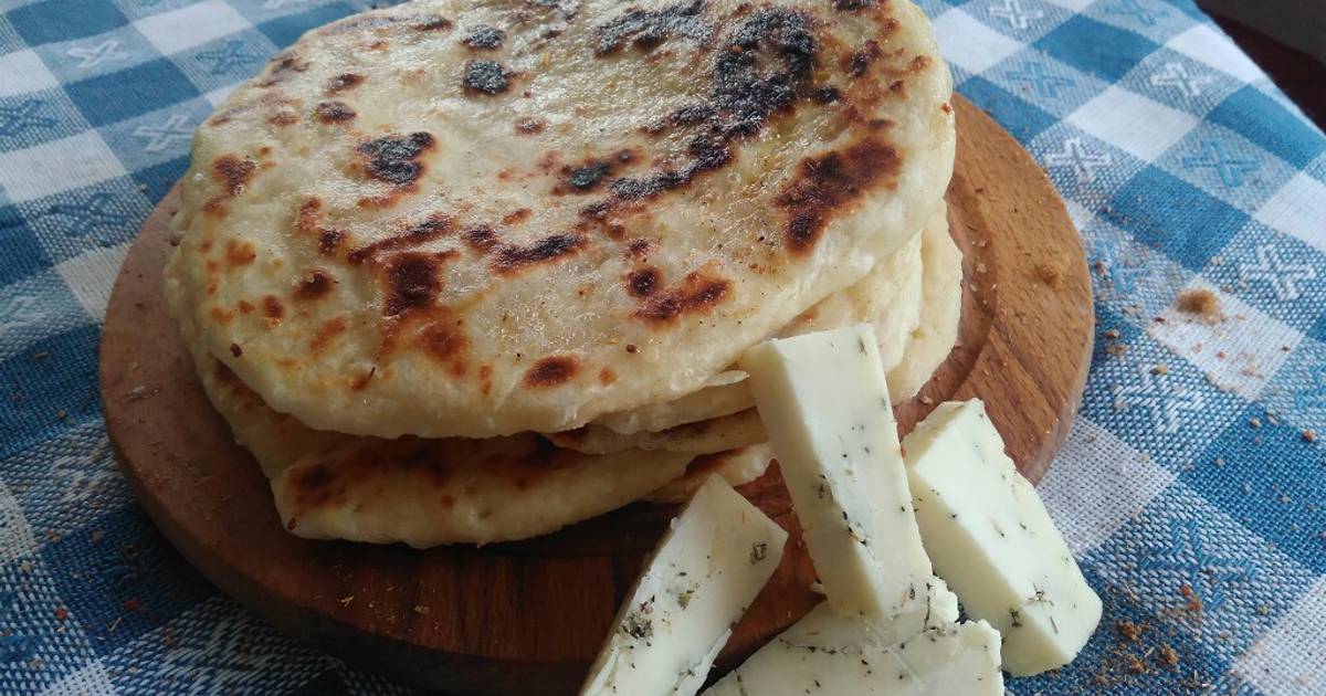 Cheesy flat bread Recipe by Rumiana - Cookpad