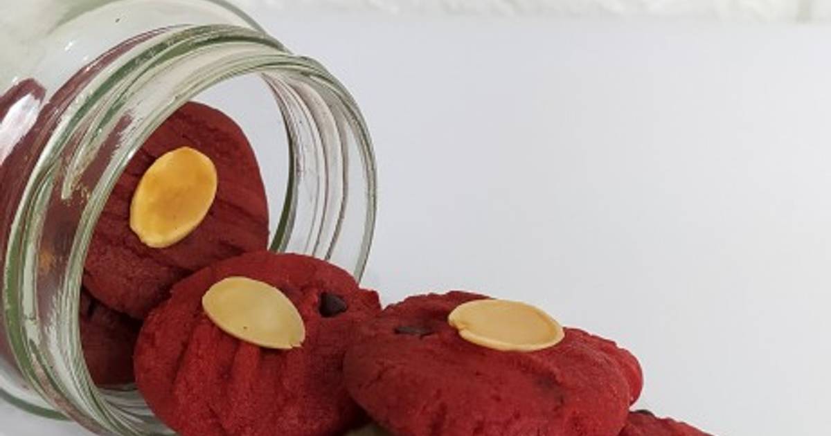 Resep Red Velvet Almond Chochochip oleh Yolla Yohanna Muswardini - Cookpad