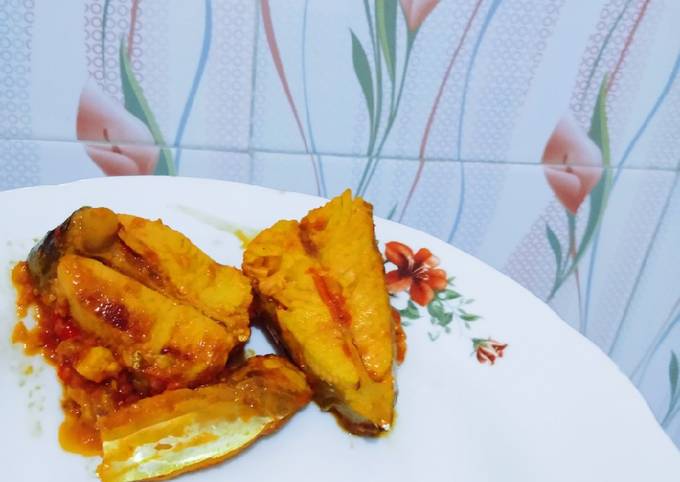 Resep Ikan bumbu kuning pedas oleh fina okta - Cookpad
