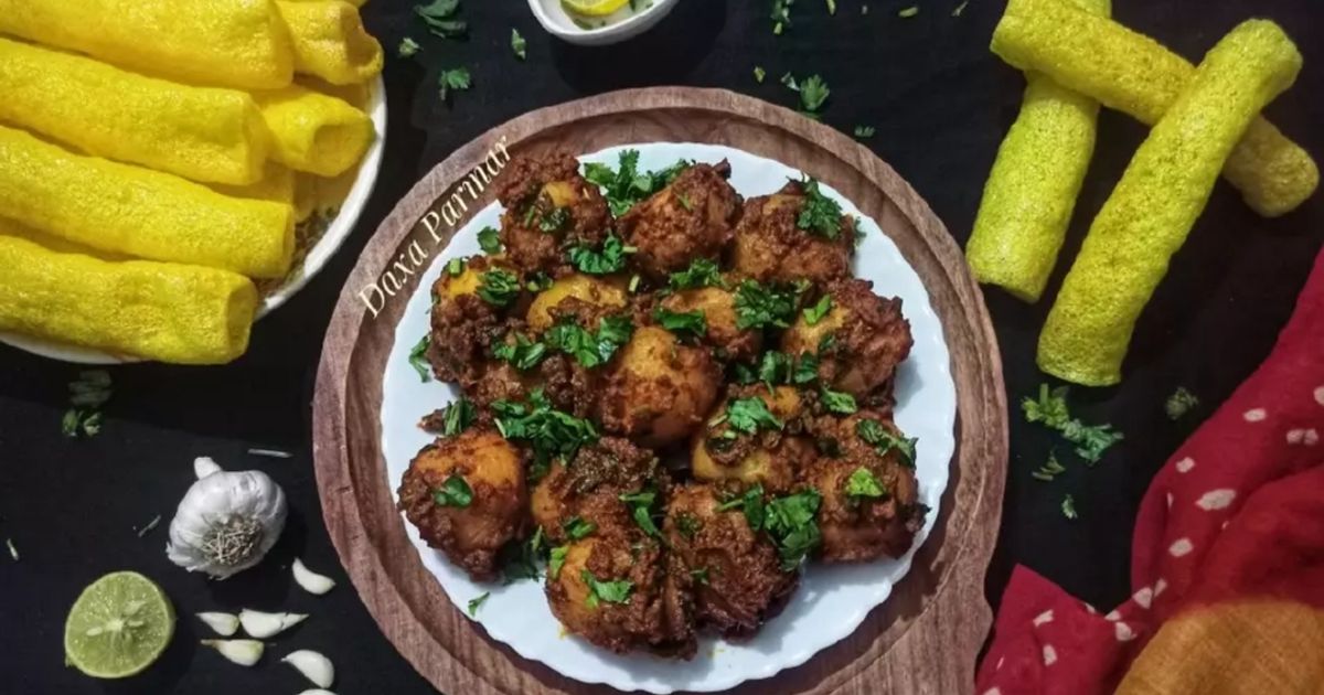 Lasaniya Bhungla Batata Recipe by Daxa Parmar - Cookpad
