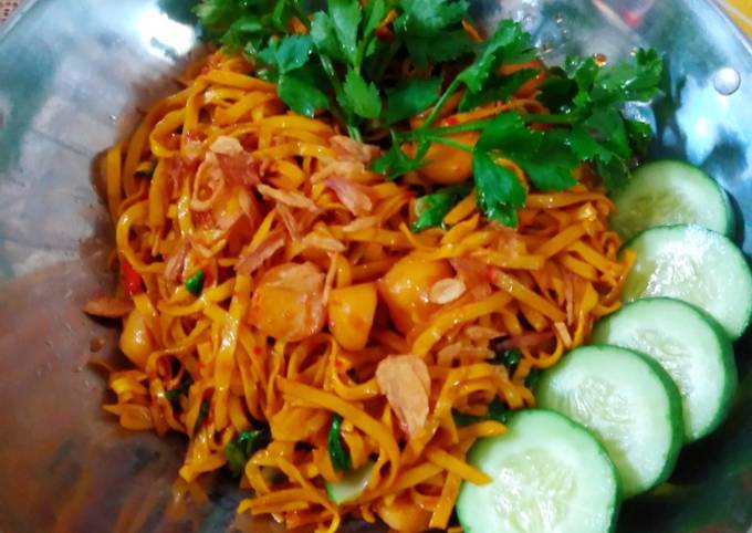 Resep Mie Sanggul Pedas Bakso Ikan oleh Mamah Aura - Cookpad