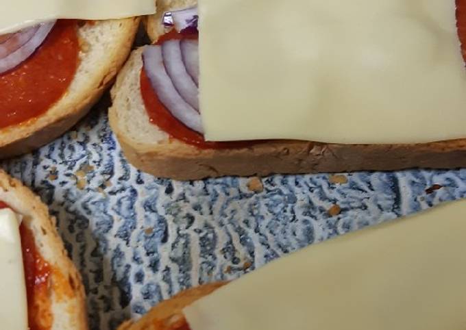 Pizzakrémes pirítós kenyér | Istvánné Vaskó receptje - Cookpad receptek