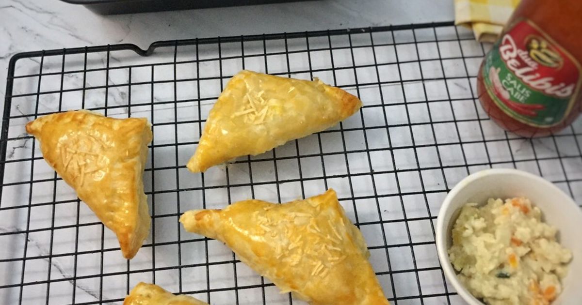 Resep Puff Pastry Isi Ragout Ayam Sayur oleh Chika Soepandi - Cookpad
