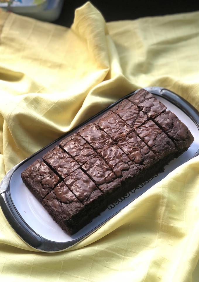 Resep Shiny crust brownies 1 telur oleh Pramudita Nur Rahma - Cookpad