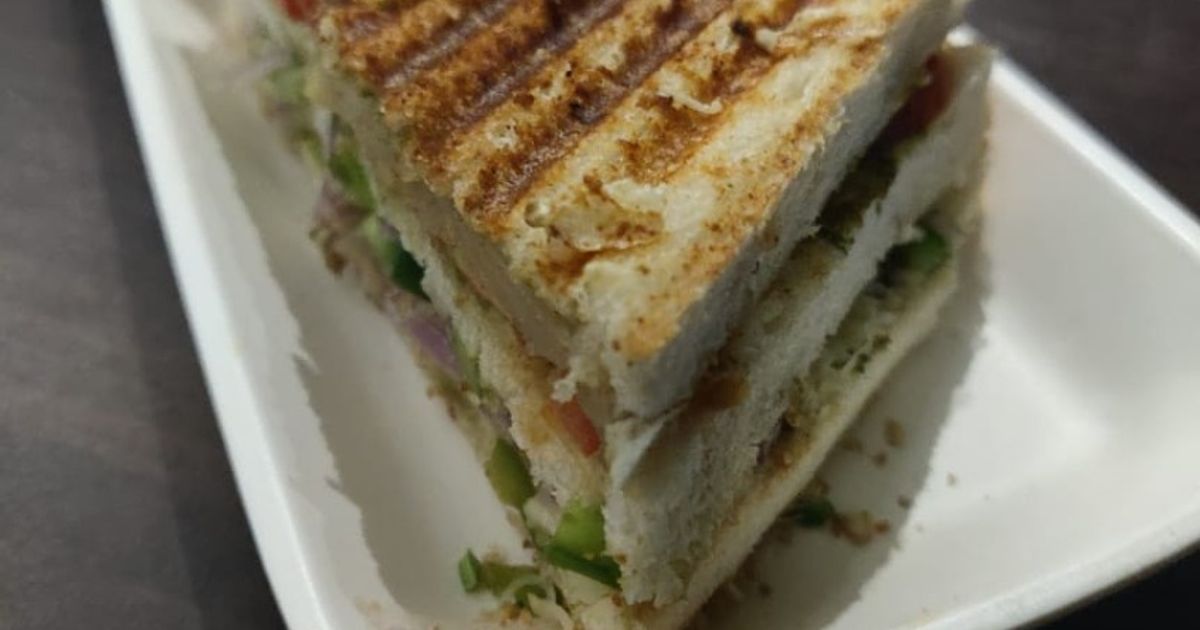Veg Grilled Sandwich Recipe by Poonam Joshi - Cookpad
