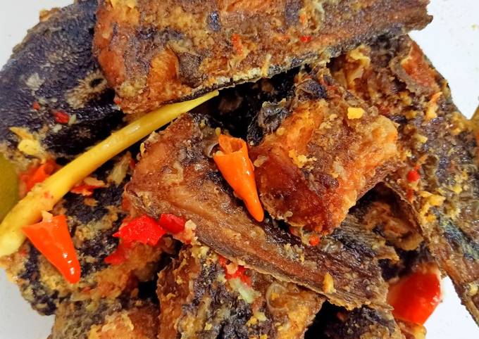 Resep Lele Kuah Bumbu Kuning oleh erlivita putri - Cookpad