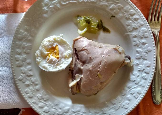 Pollo hervido con huevo en microondas Receta de Memo de Vernazza- Cookpad