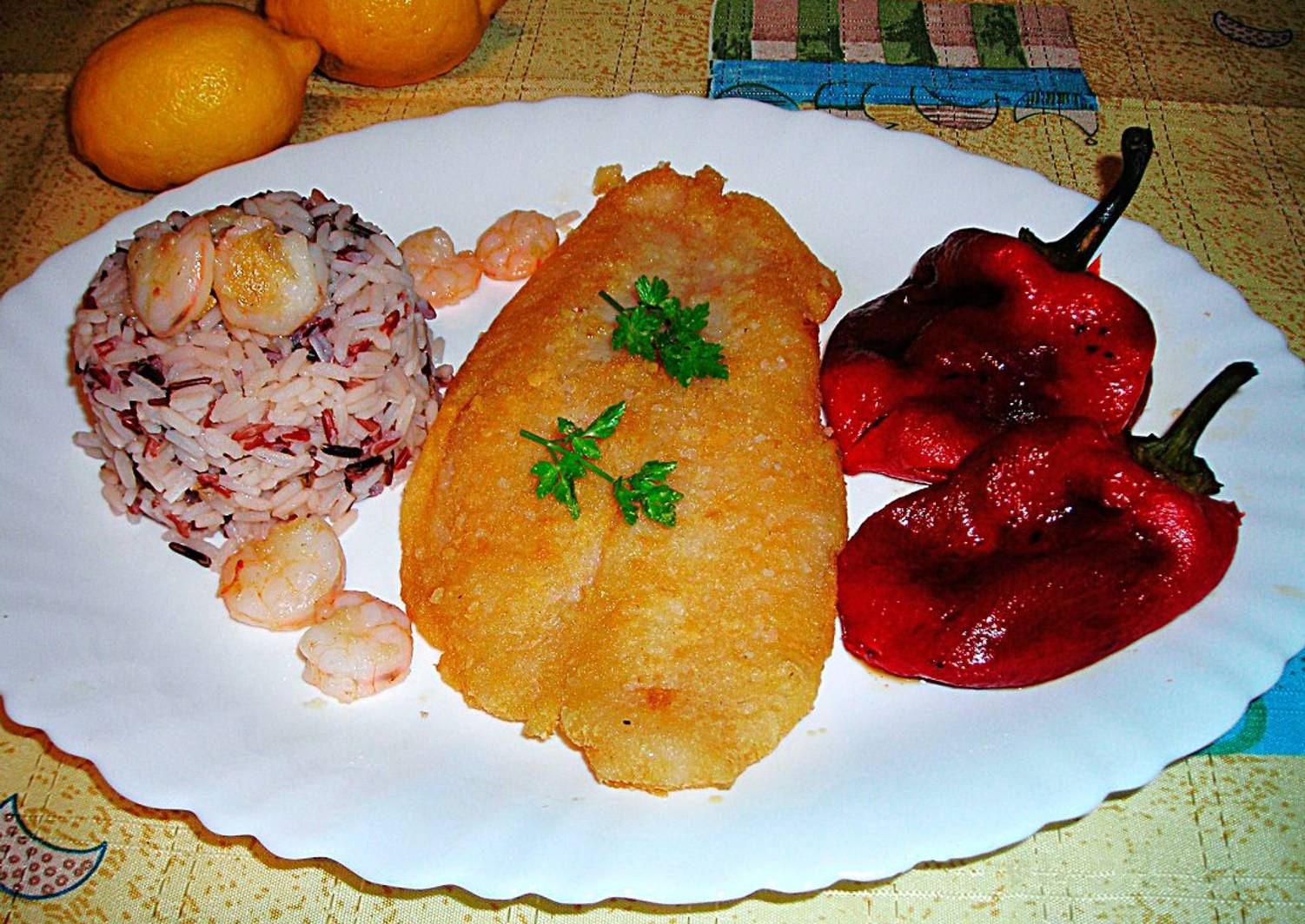 Lenguado rebozado con arroz salvaje y pimientos asados Receta de ...