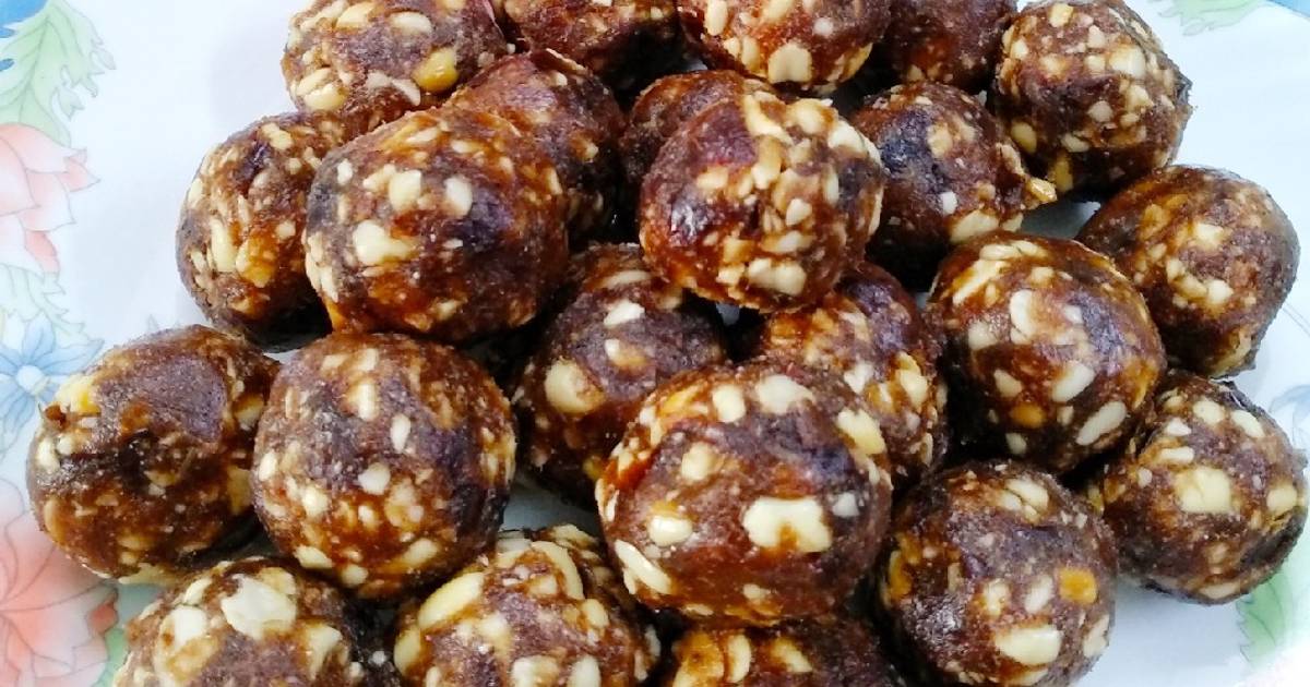 Dates and peanut laddu Recipe by Geeta Godhiwala - Cookpad