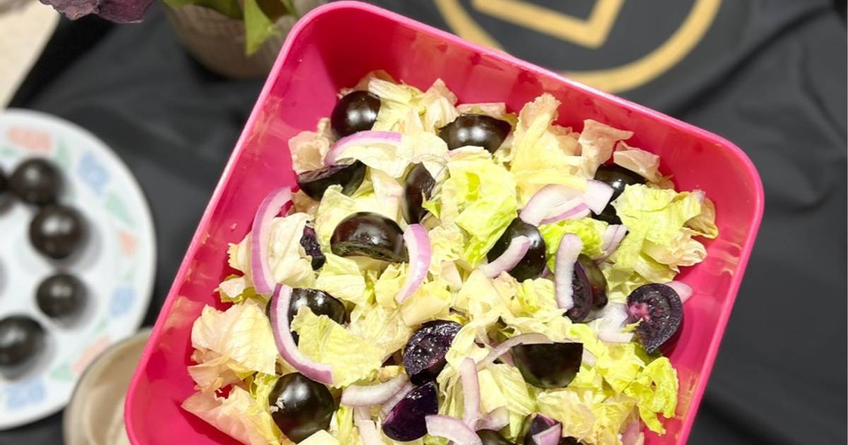 طرز تهیه سالاد کاهو و گوجه سیاه با سس مخصوص خودم ساده و خوشمزه توسط ...