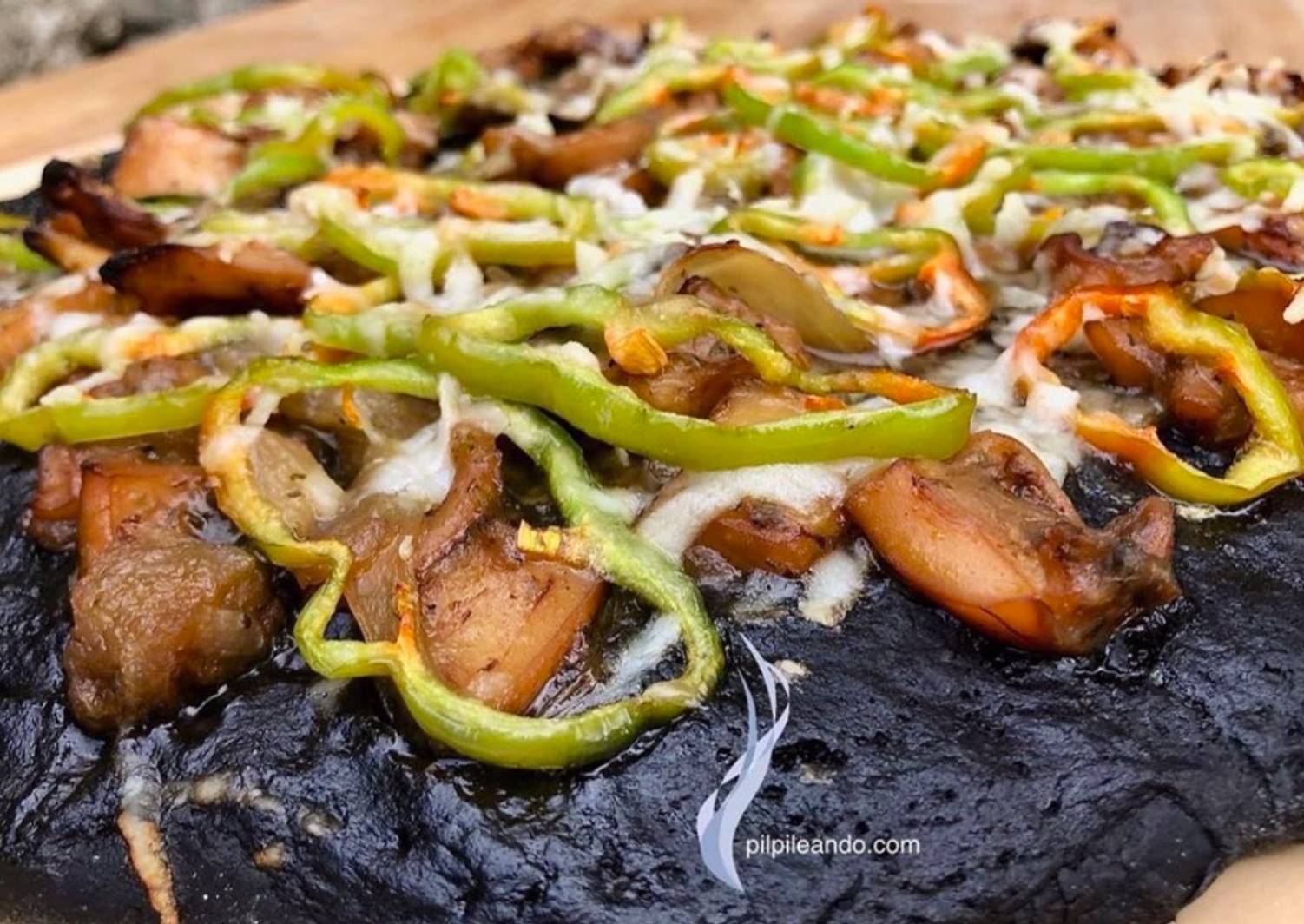 Pizza Negra 😳 de Sepia fresca en su Tinta Receta de Guille Rodriguez ...