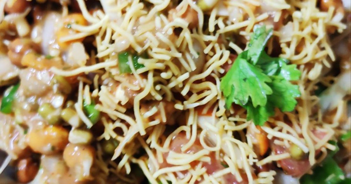 Sprouted Bhel Recipe by Darshana Dave Modi - Cookpad