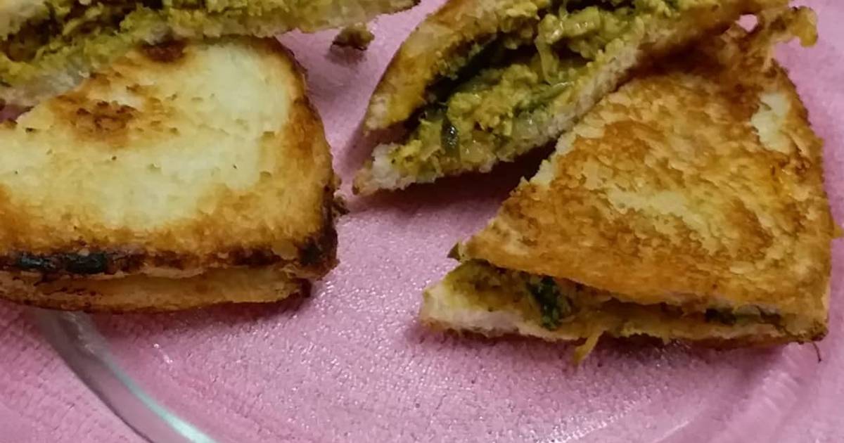 Chicken Mince Toasted Sandwich Recipe by Rosalyn_Kitchen - Cookpad