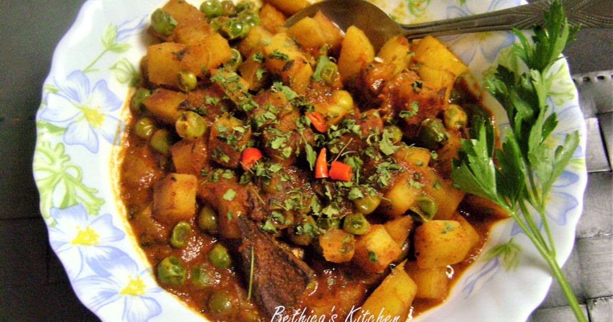 Kasuri Aloo Matar (Potato Peas Curry With Fenugreek Leaves) Recipe by ...