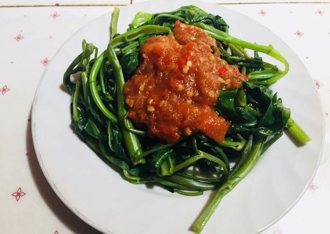 Resep Plecing kangkung oleh nur octaviani ps - Cookpad