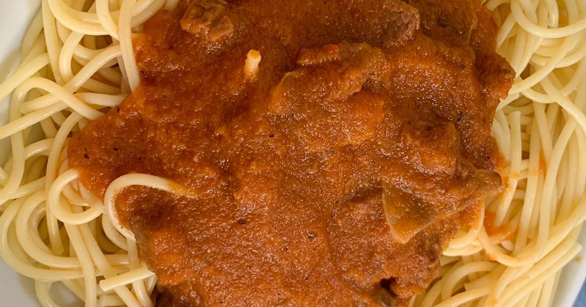 Fideos rojos con carne y champiñones Receta de Laura Del Rio 🇵🇪- Cookpad