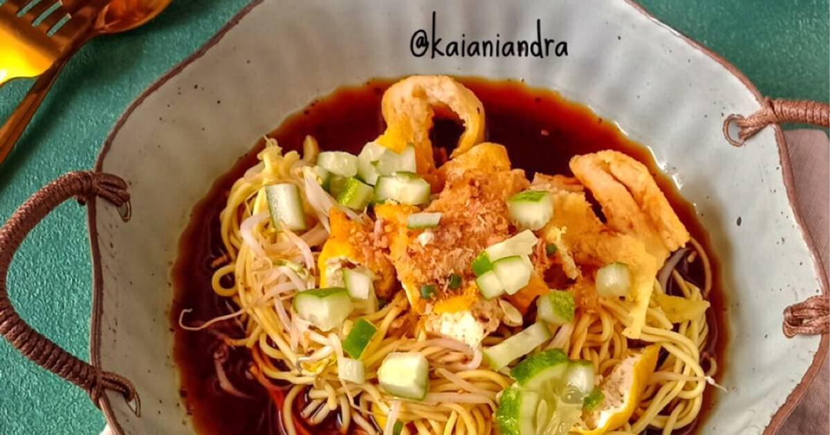 Resep rujak mie pedas, segar & cocok untuk camilan sore