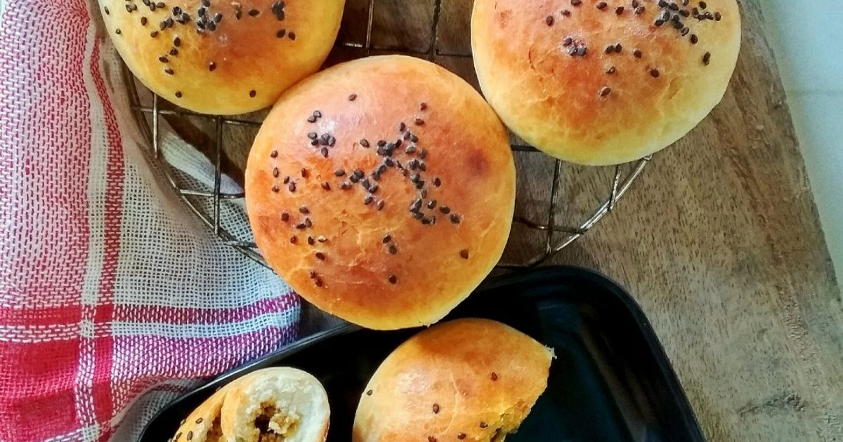 Stuffed Chicken Buns Recipe by Ayesha Israt - Cookpad