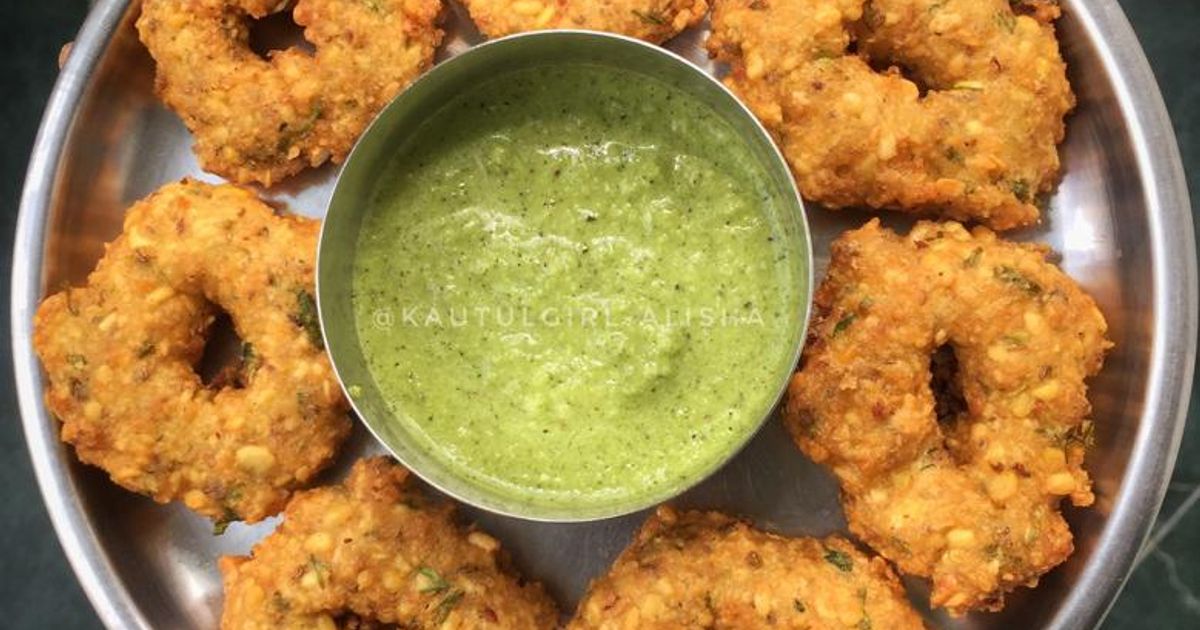 Moong Daal Pakoda In Medu Wada Shape Recipe by alisha inamdar - Cookpad