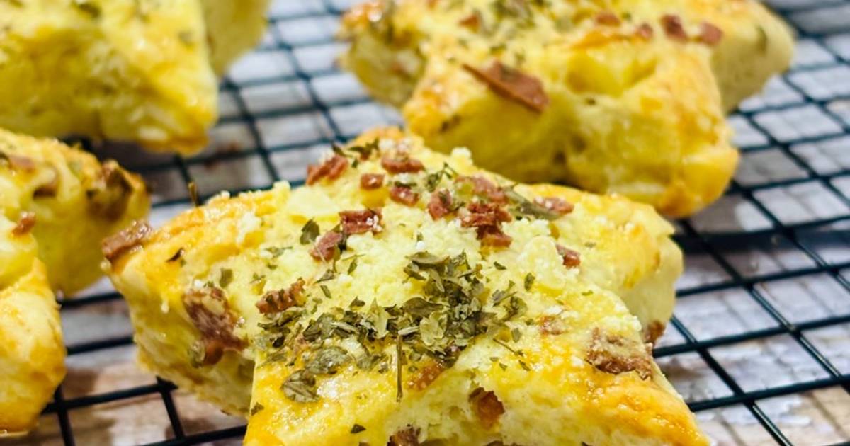 Resep 662. Cheese And Smoked Beef Scone oleh Juliana Tendeas - Cookpad