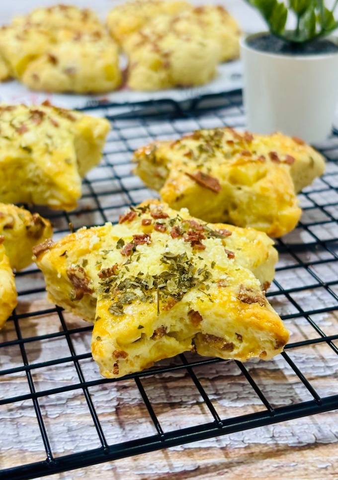 Resep 662. Cheese And Smoked Beef Scone oleh Juliana Tendeas - Cookpad