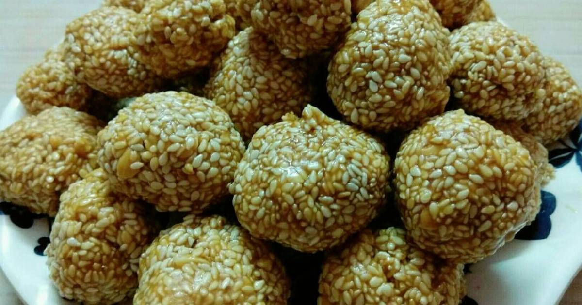 Til Gud Ladoo recipe Recipe by Aishwarya Negi - Cookpad