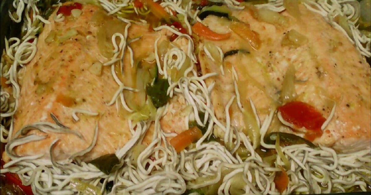 Salmón Al Horno Con Verduras Y Gulas Receta de Mayte Fuentes Garcia ...