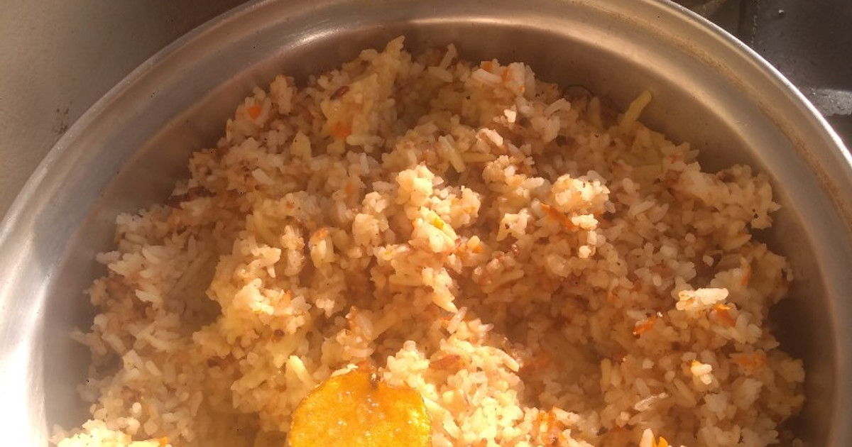 Calentado De Pastas Con Huevo Frito Papa Criolla Y Molipollo Receta de ...
