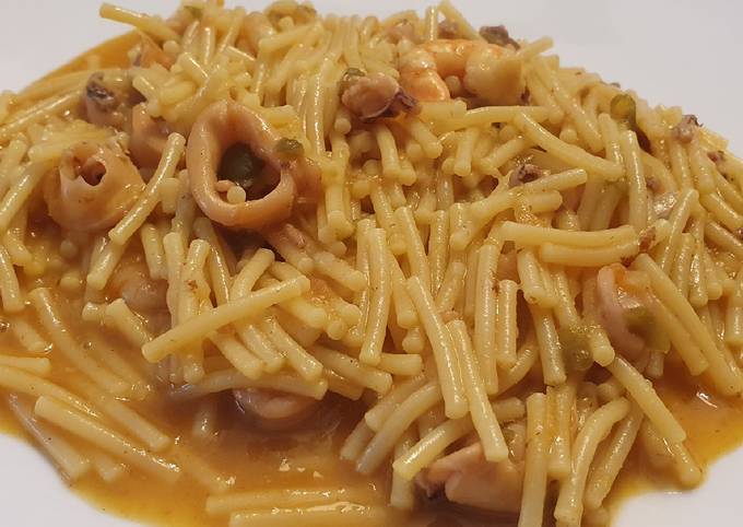 Fideos con calamares y langostinos Receta de Quino LC- Cookpad