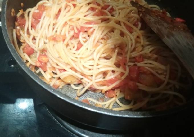 Resep Spaghetti bumbu simple Dan fress oleh santi - Cookpad