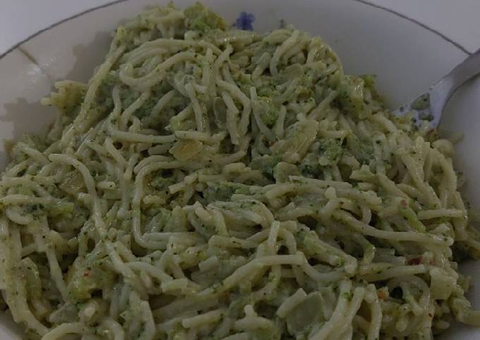 Fideos con salsa de brócoli Receta de Melina Landivar- Cookpad