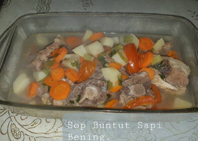 Resep Sop Buntut Sapi Kuah Bening oleh Gweny Rahayu - Cookpad