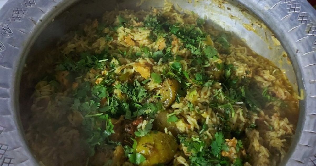 Boneless Chicken Methi Pulao Recipe by Nazish - Cookpad