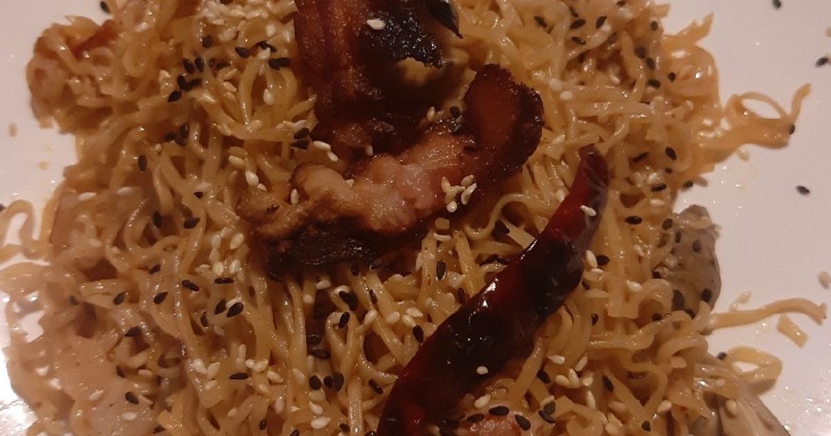 สูตร มาม่าผัดเบค่อนพริกแห้ง โดย Napich Sc - Cookpad