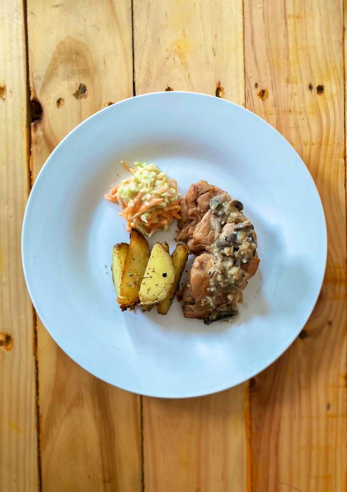 Resep Chicken steak mushroom sauce with coslow oleh Nadya rud Yayang ...