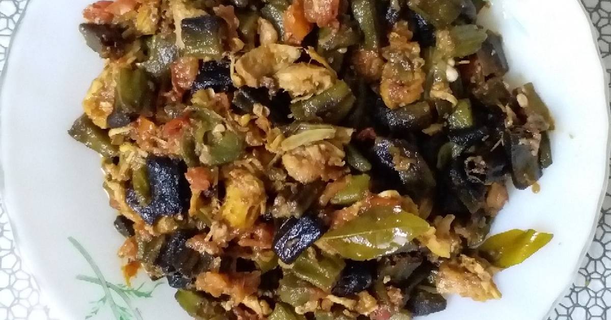 Bhindi chicken Recipe by Nimra Afzal - Cookpad