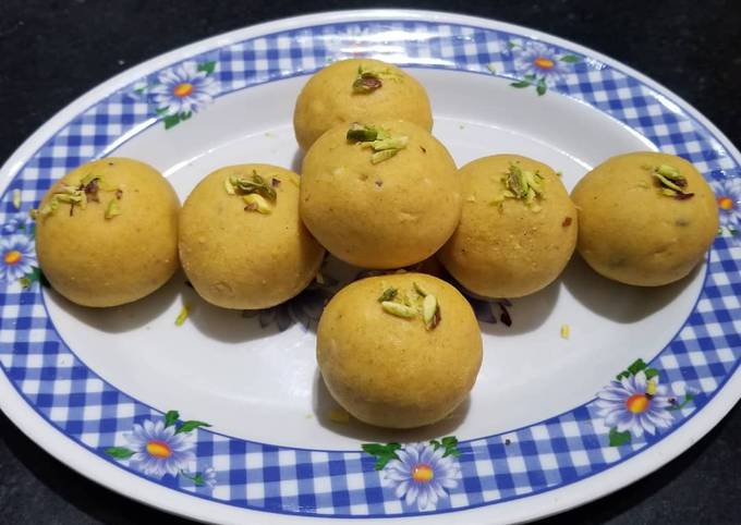 Moong Dal Ladoo Recipe by Foram C. Virani - Cookpad