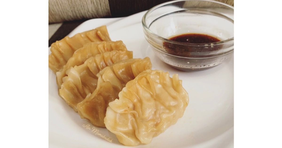 Resep Gyoza Ayam Udang & Raayu Sauce oleh pupi prameswari - Cookpad