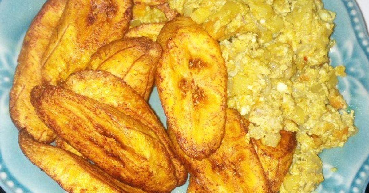 Fried Plantains With Irish Potatoes Egg Sauce Recipe by Sallie - Cookpad