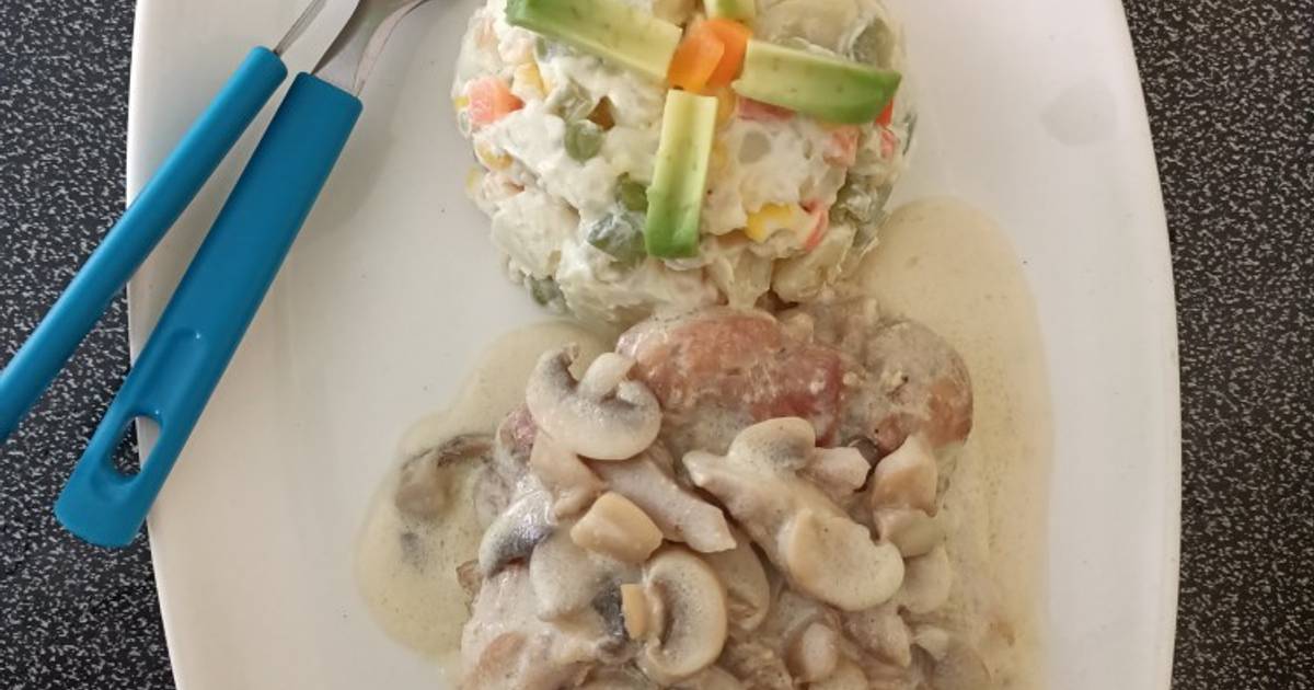 Tuto de pollo deshuesado con salsa champiñón Receta de Guillermo ...