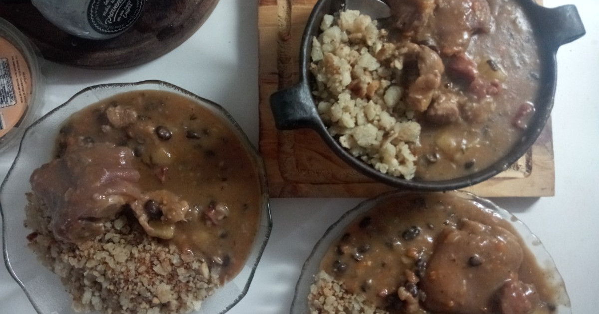 Reviro Con Feijoada O Guiso De Porotos Negros Receta de Alan Kevin Rojas