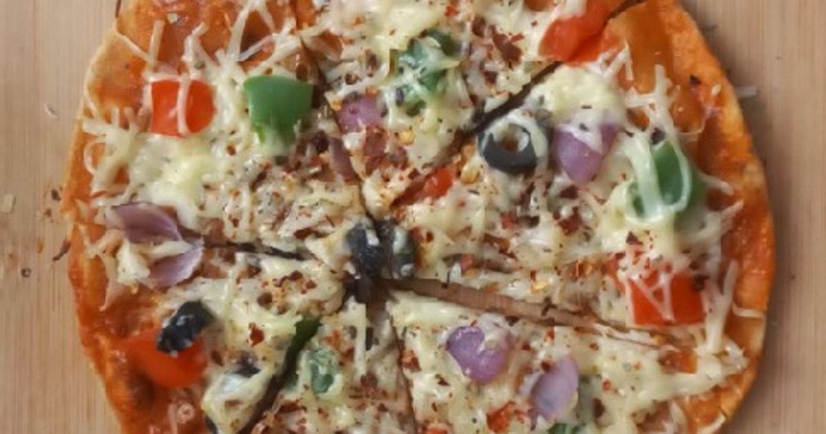 Roti Crust Pizza Recipe by Chef Sejal - Cookpad