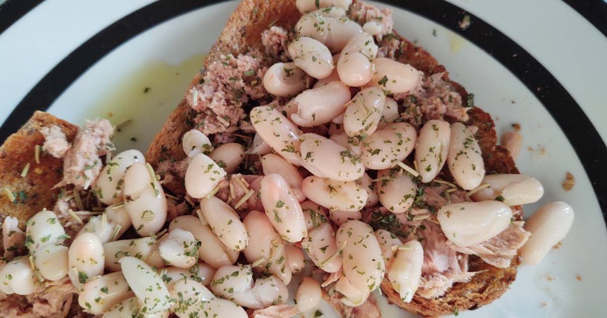 Tuna and Cannellini beans on toast Recipe by Beth Manship - Cookpad