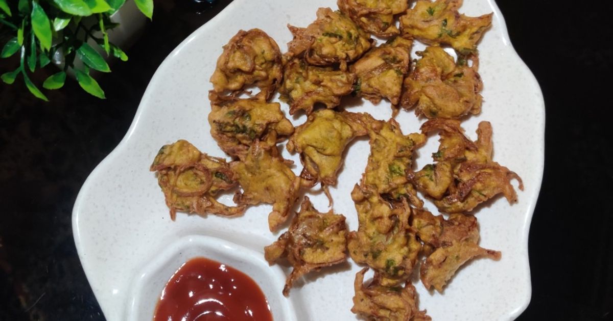 Crispy Pearl Millet Flour Onion Fritters Recipe by rama - Cookpad