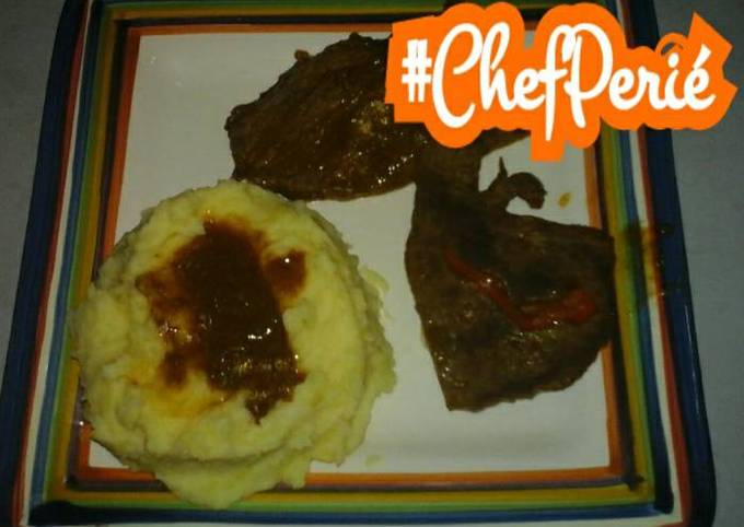 Bistec en salsa con puré de papas. Receta de Jean P Perié - Cookpad