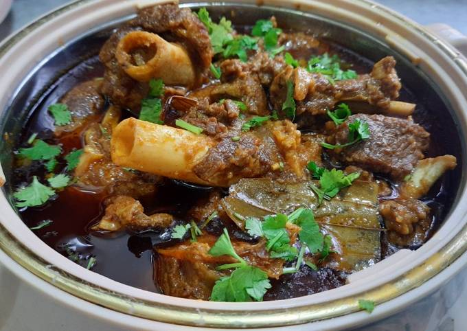 Traditional Mutton Curry Recipe by Naheed Alam - Cookpad