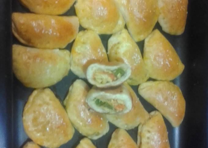 Resep Roti mini isi ayam sayur oleh Badria Mamah'na Zahwa - Cookpad