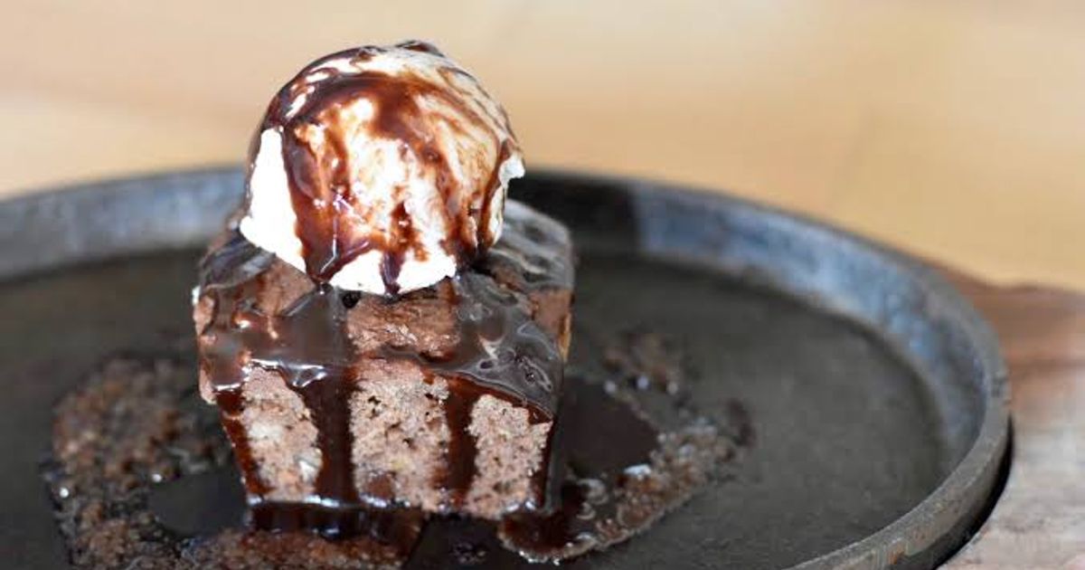 Hot Sizzling Brownie Recipe by Madhuri Ravi Kothari - Cookpad