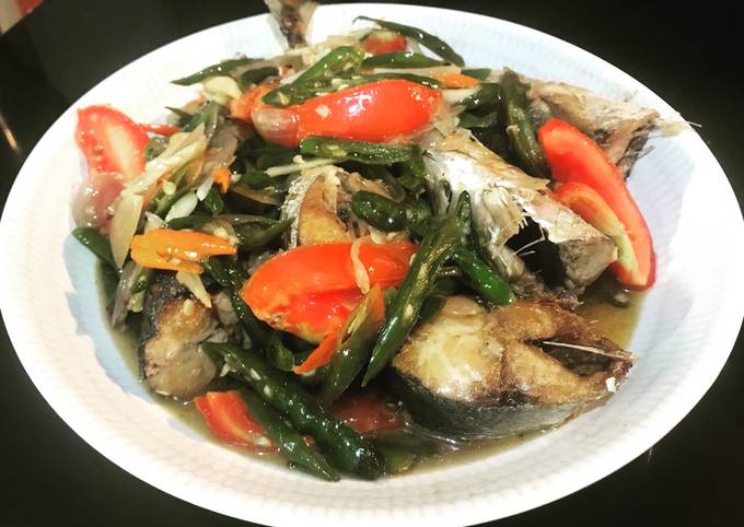 Resep Ikan dencis cabe ijo oleh Bunda_aelatharizz - Cookpad