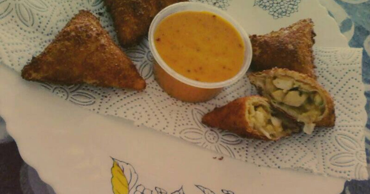 Cheesy Chicken & Jalapeno Samosa Recipe by Menaaz Cassim - Cookpad